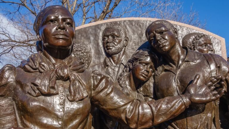 23 Historical Figures That Would Make Captivating Dinner Guests