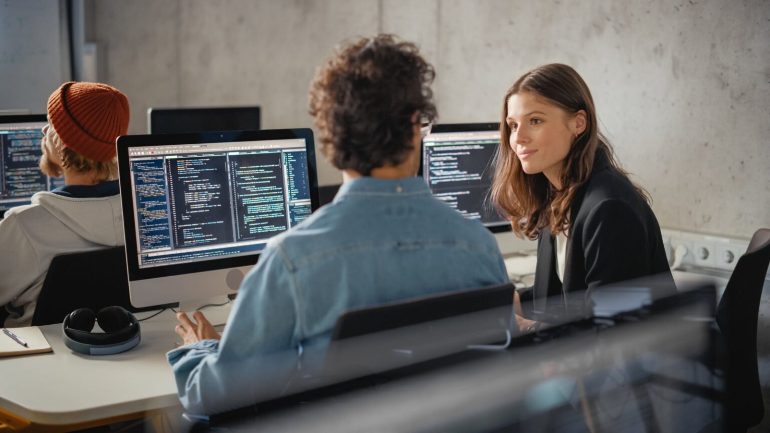 Key Differences Between Millennials and Gen Z in the Workplace